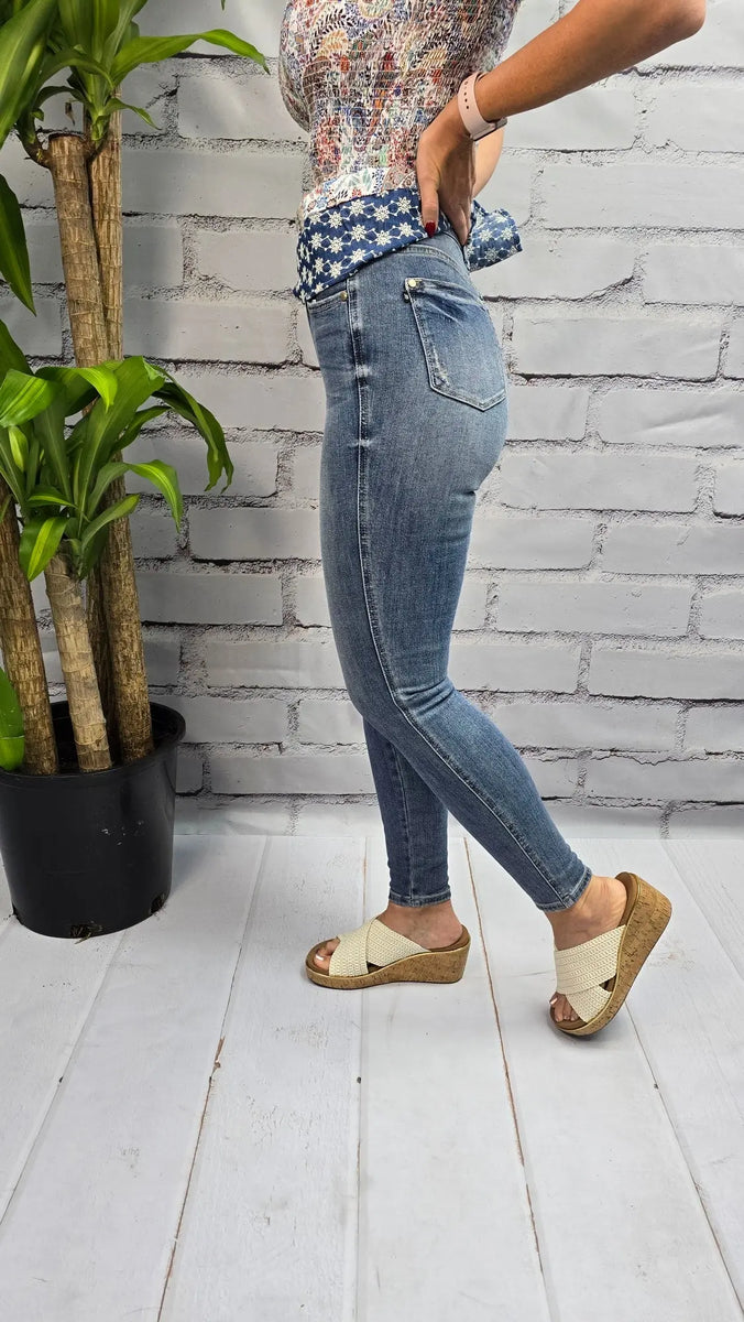 Bella Tummy Control Contrast Wash Skinny Jeans – Cruz By Design
